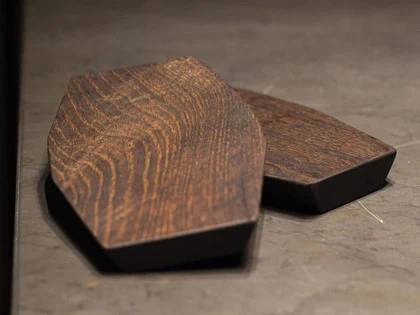 Salt og Peberkværn fad + Skærebræt i røget egetræ fra Heldal Design