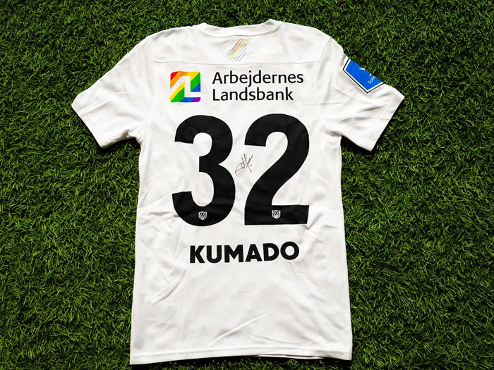 #32 WILLY KUMADO MATCH ISSUED / PRIDE-TRØJE (FCN - SIF)