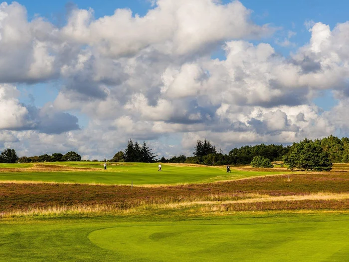 Golfophold i skøn ferielejlighed på Vestkysten